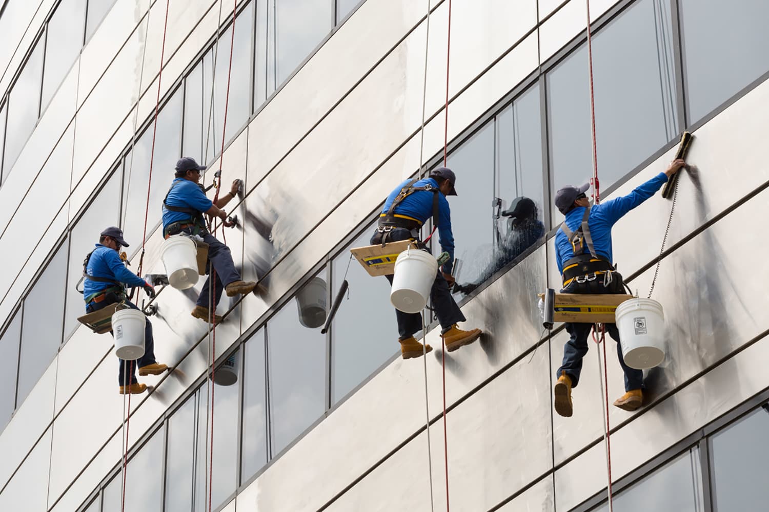 How to Choose a Commercial Hi-Rise Exterior Maintenance Provider